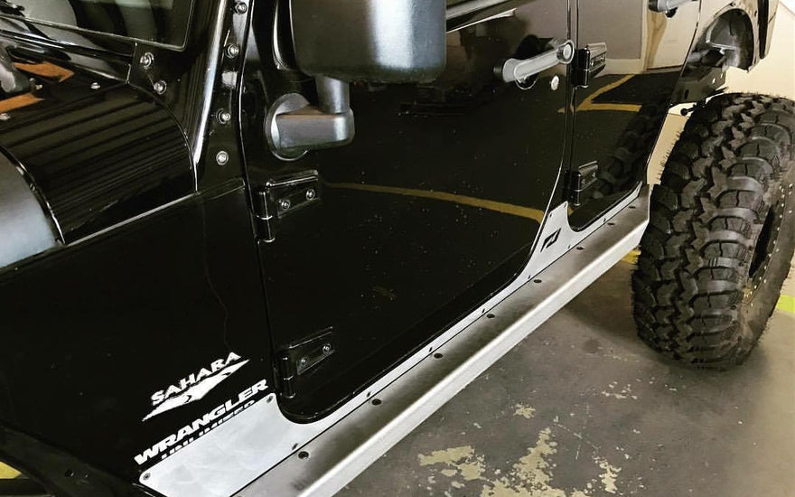 Jeep Wrangler JKU Rocker Guards With Steps Now Available. – Motobilt