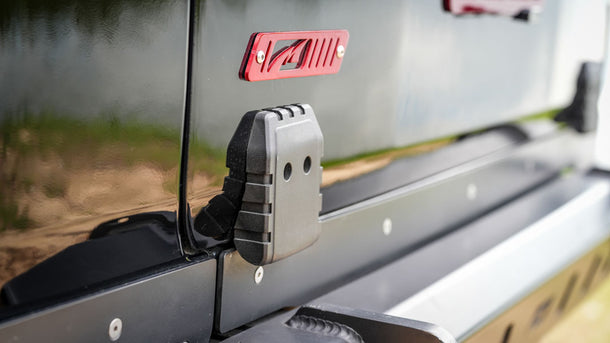Drop Down Tailgate for Jeep JL/JLU – Motobilt