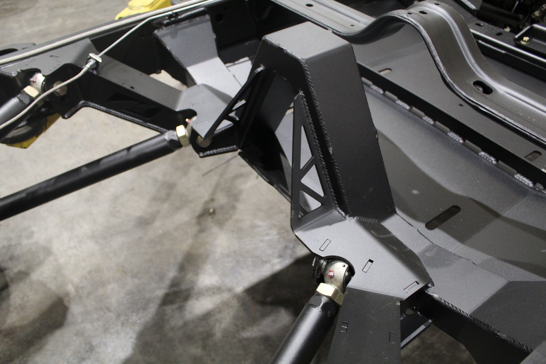 4 link Rear Suspension Brackets w/Rear Crossmember for Jeep JKU – Motobilt