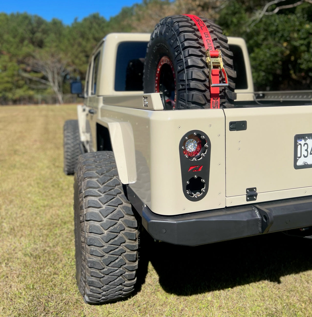 Universal Bed Mounted Tire Carrier – Motobilt